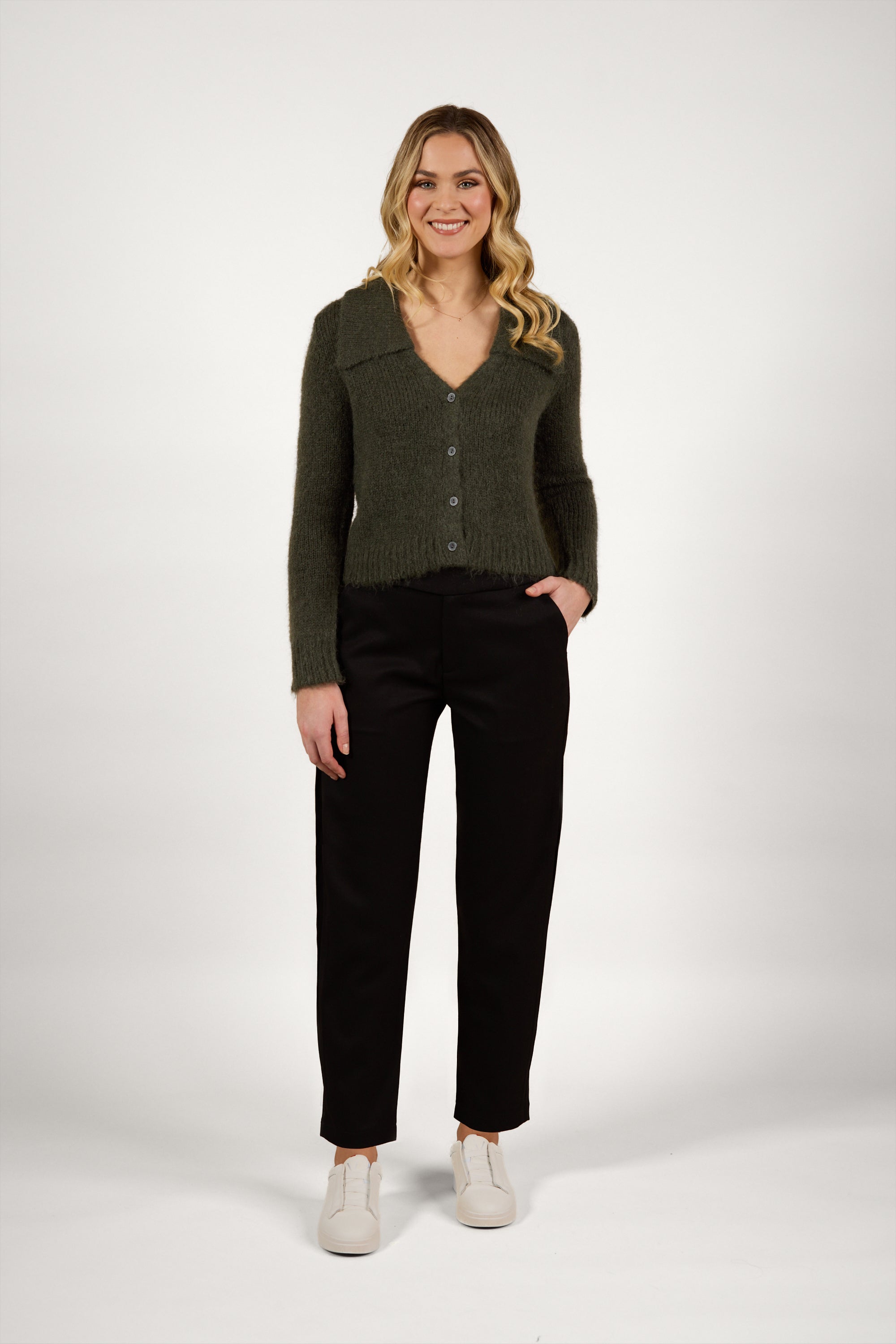 Women’s Button-Up Pants | Stylish & Easy Fits | Knewe Label